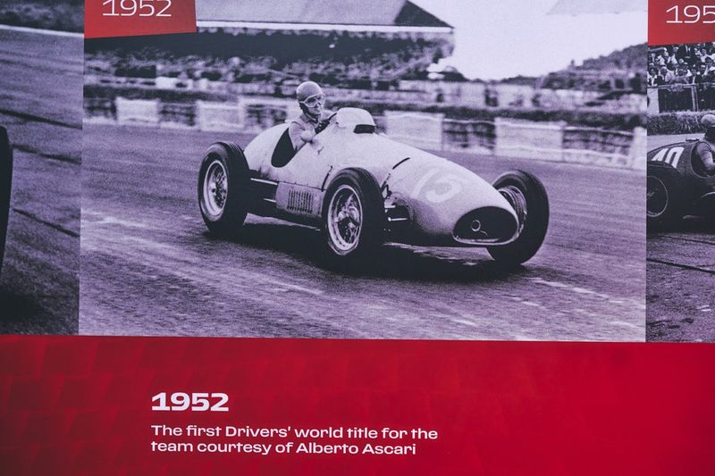 F1 | Ferrari celebra il suo DNA sportivo con due timeline nel box