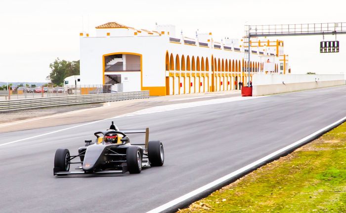 Fotos: el TC Racing de Courtois y Merhi ya ha completado sus primeros test