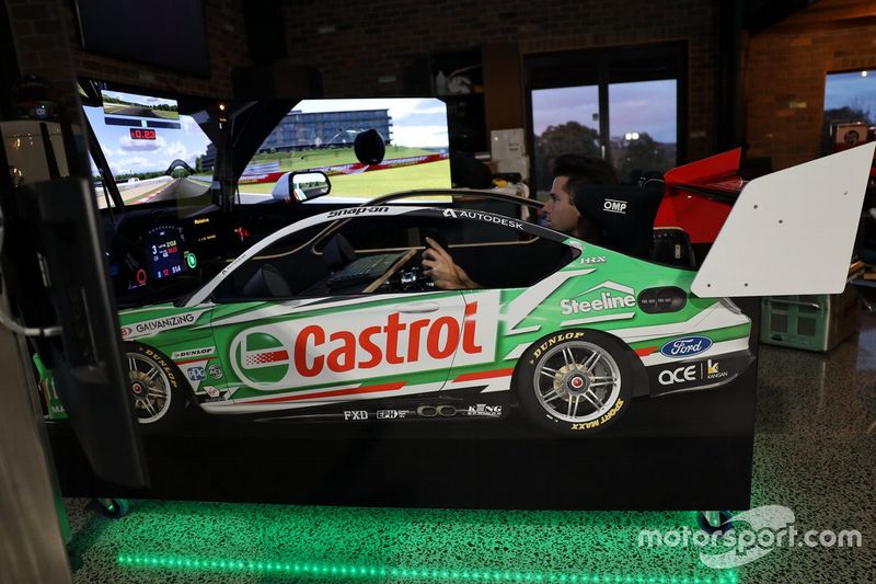 Kelly unveils 'Mini Mustang' simulator