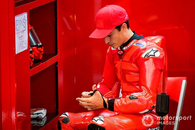 Marc Márquez inicia la era 'todo al rojo' en los test de Barcelona