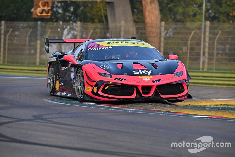 Photo Gallery Ferrari Challenge | The Friday brawl in Imola