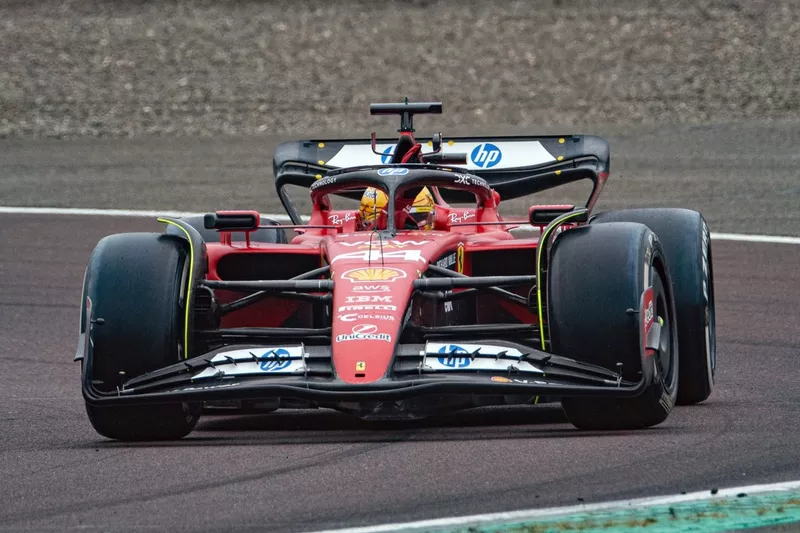 Hamilton pilote pour la première fois une Ferrari