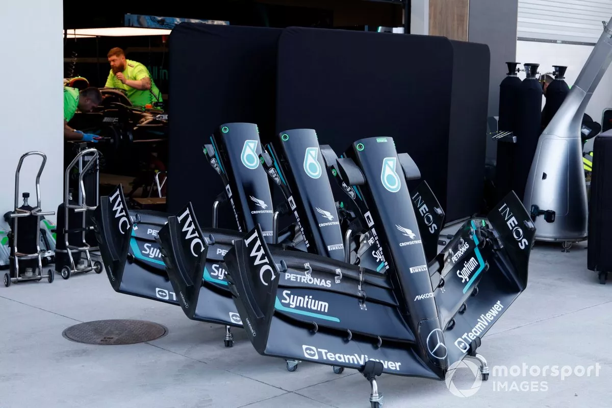 F1 | Ferrari: highly undulated front flaps with different angles for SF ...