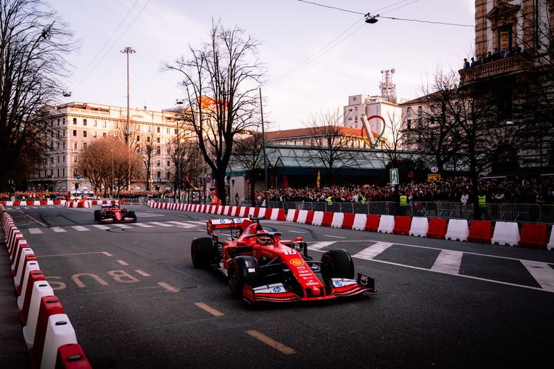 Fotogallery F1 | Gli scatti più belli dello show Ferrari a Milano