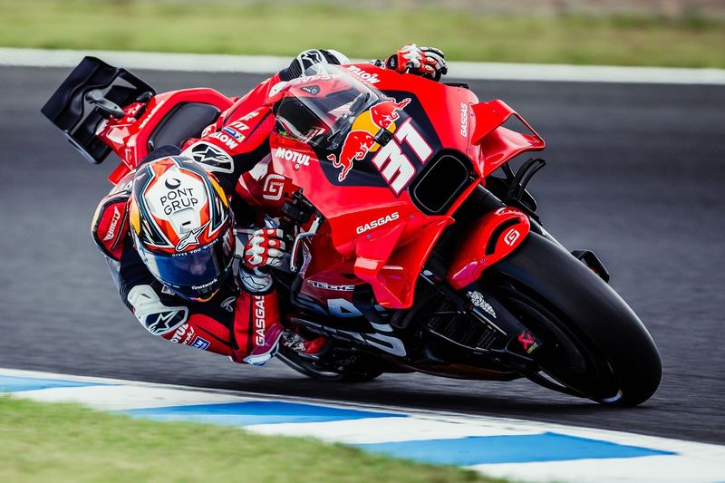 MotoGP Japanese GP: Bagnaia grabs sprint win after Acosta's crash