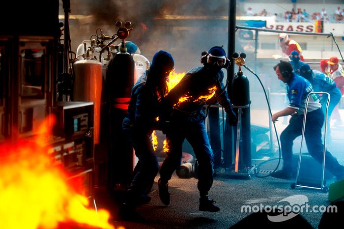 Maga a pokol: az 1994-es tűztenger és dráma az F1-es bokszutcában