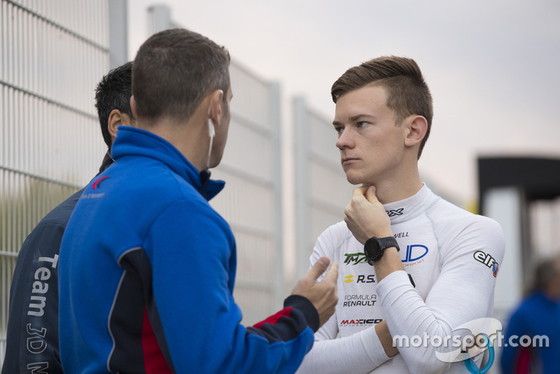 Thomas Maxwell Perfil - Biografías, Noticias Fotos y Videos