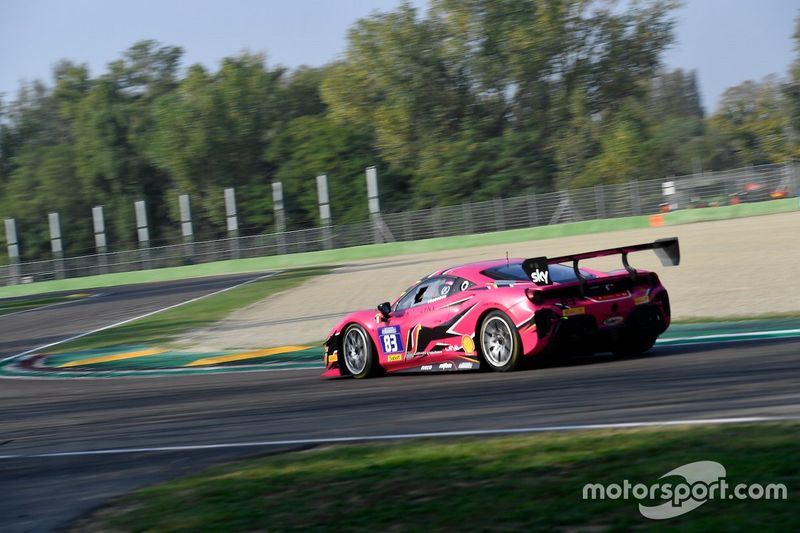 Photo Gallery Ferrari Challenge | The Friday brawl in Imola