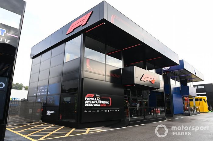 Foto's: Teams hebben motorhomes weer meegenomen naar F1 Spanje