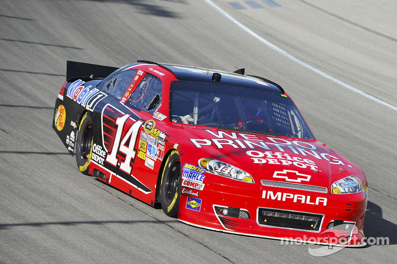 Stewart solid sixth in Chase opener