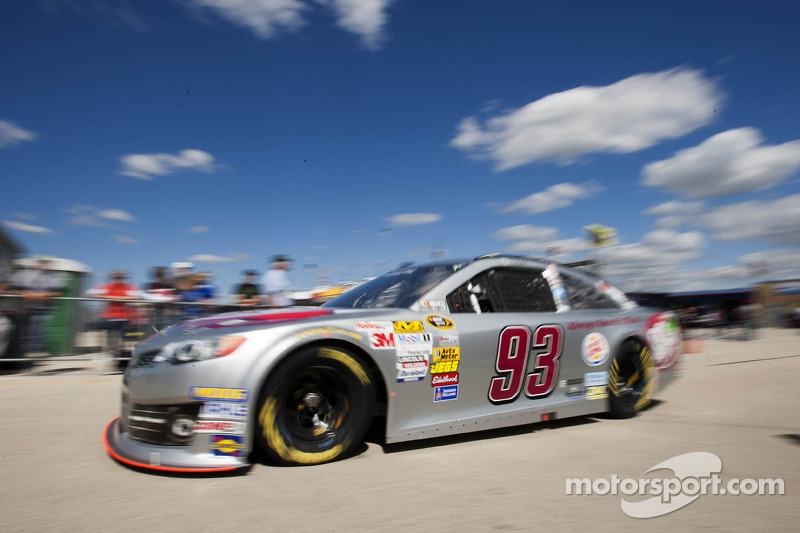 Kvapil races to 27th place finish at Kansas Speedway