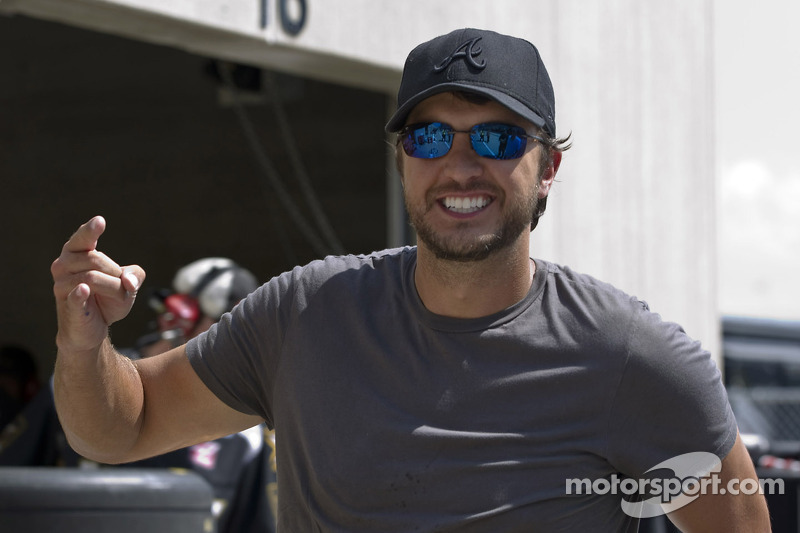 Luke Bryan to headline Daytona 500 pre-show
