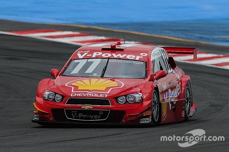 Brazilian Stock Cars: Valdeno Brito takes pole