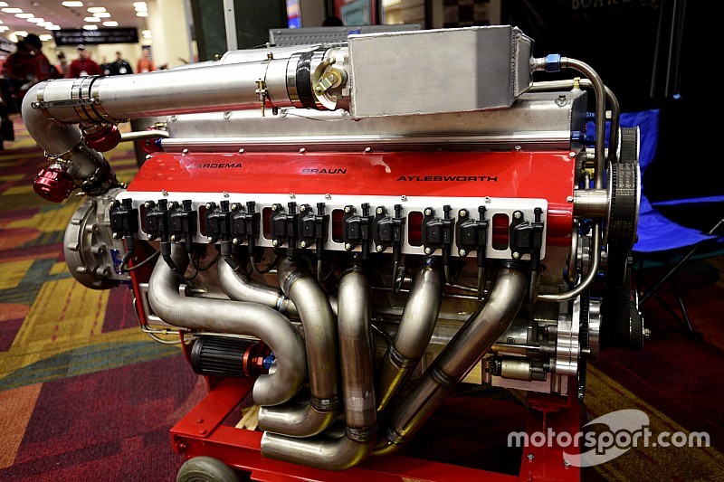 Master tinkerers hatch V1200 boat engine