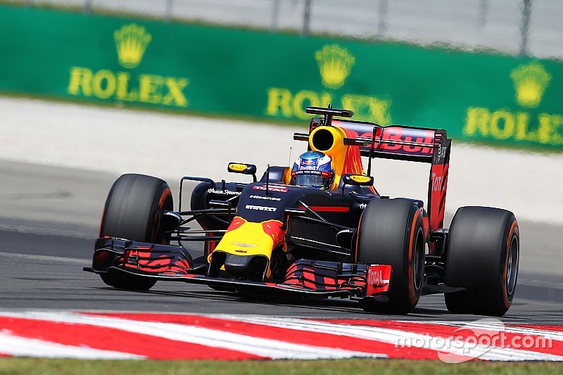 Course - Ricciardo tire les marrons du feu de Hamilton